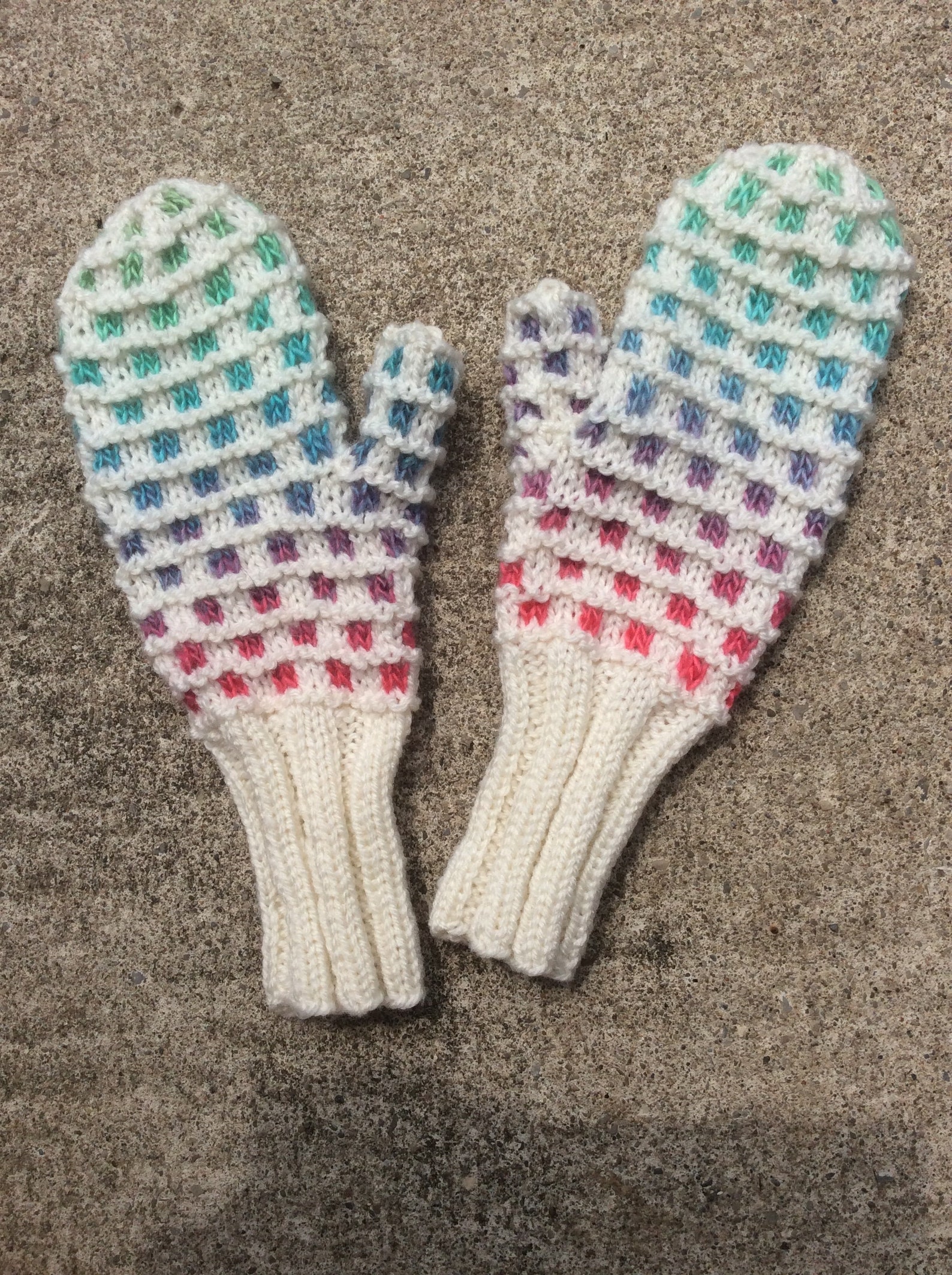 TIILITALO MITTENS Knit Pattern. Worked in the Round With Yarn Weight 4 ...