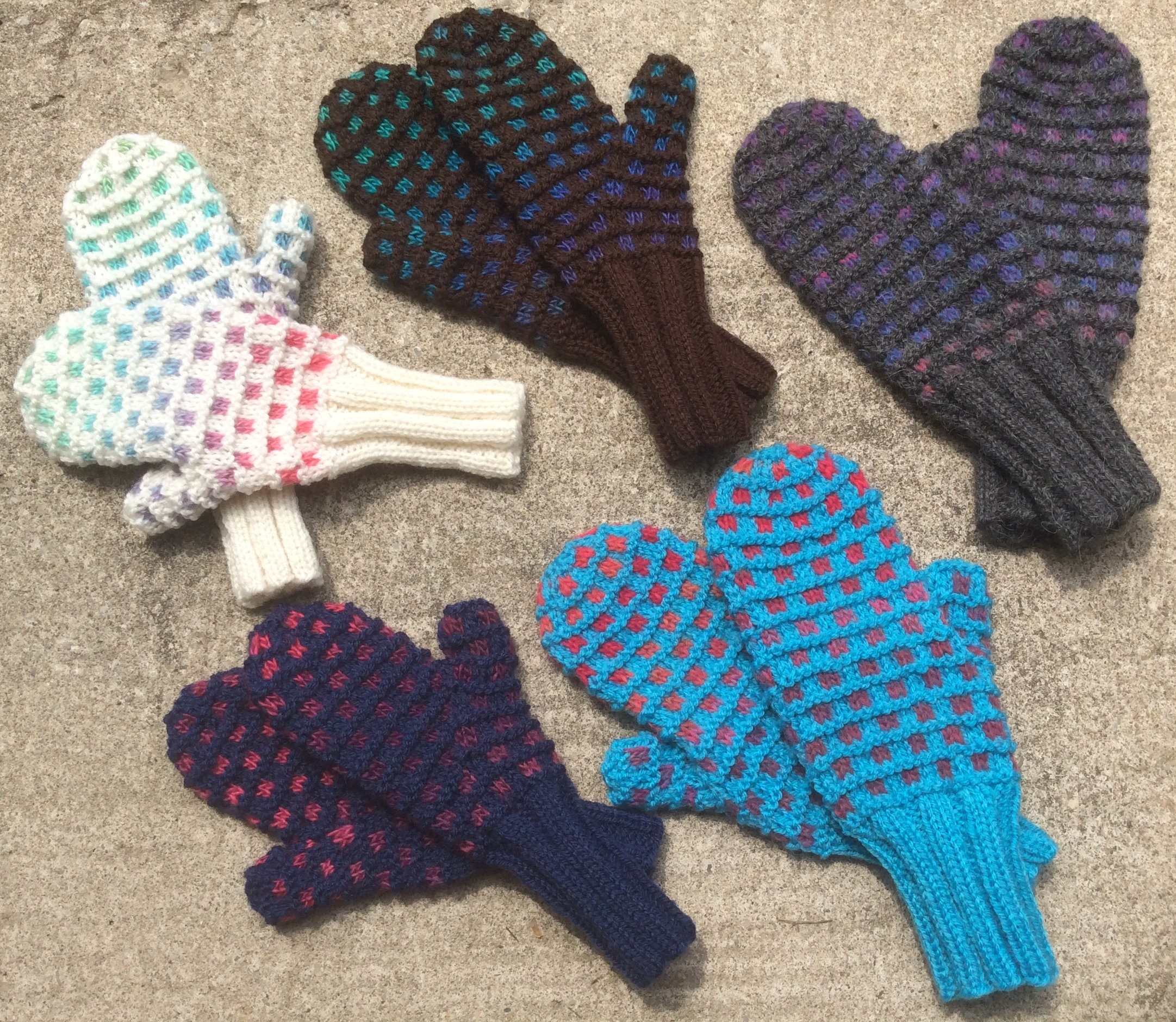 TIILITALO MITTENS Knit Pattern. Worked in the Round With Yarn Weight 4 ...
