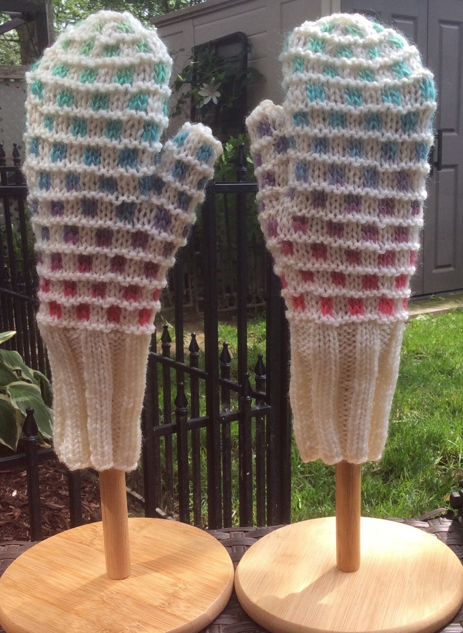TIILITALO MITTENS Knit Pattern. Worked in the Round With Yarn Weight 4 ...