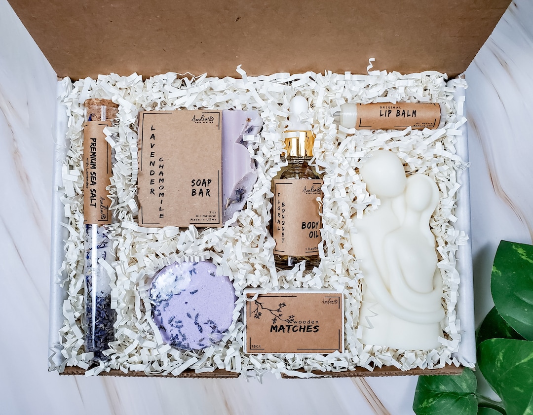 Gift Box for Couples| Wedding Ceremony Gift for Couple| Soy Wax HUGS ...