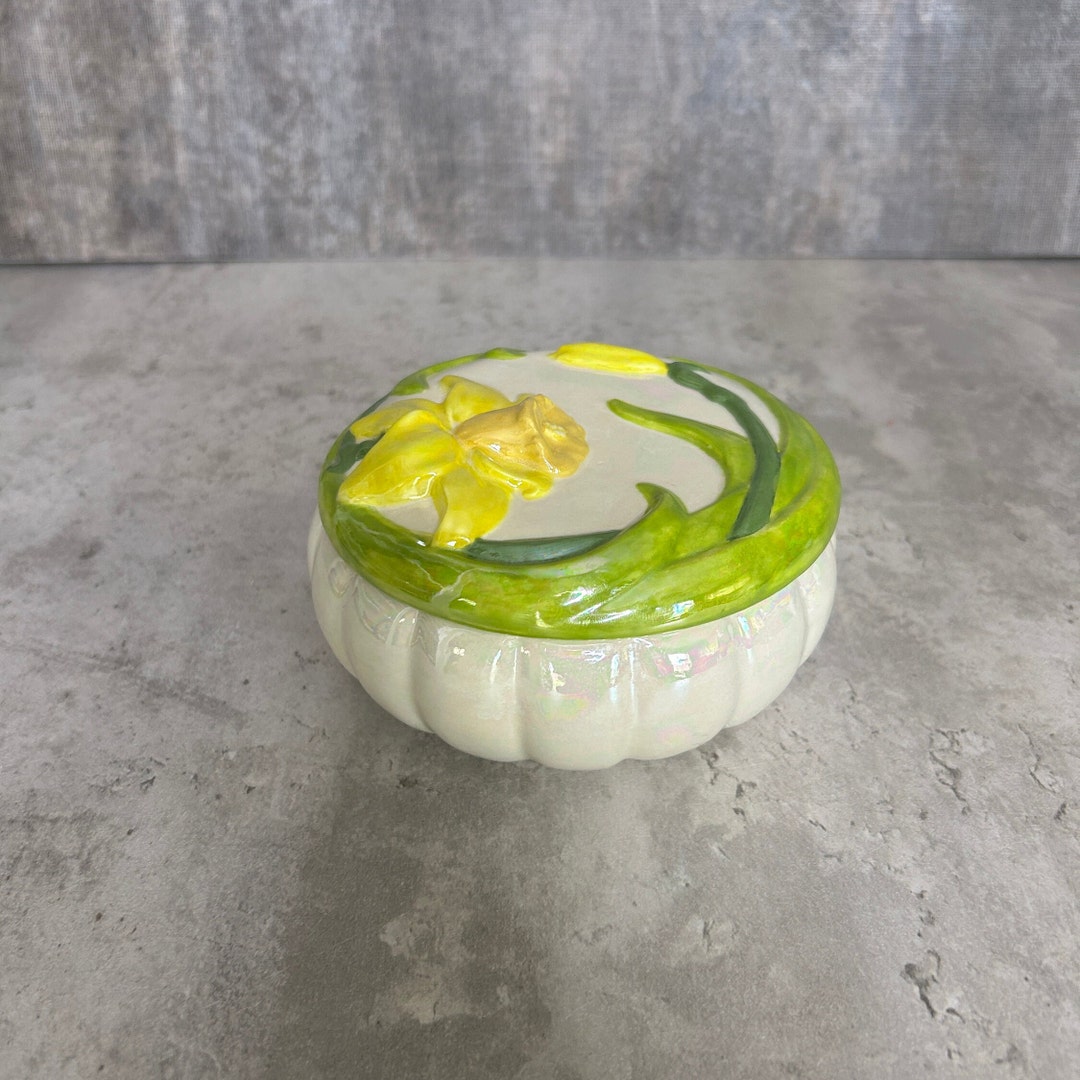 VINTAGE Hand Painted Ceramic Daffodil Trinket Dish Coquette Room Decor ...