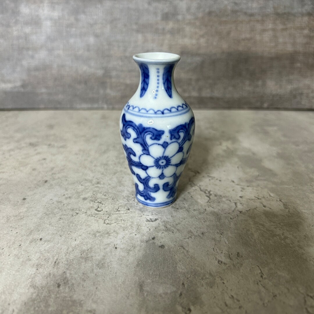 VINTAGE Chinoiserie Blue and White Bud Vase 3.5" Coquette Room Decor Grandmillennial Home Style ...