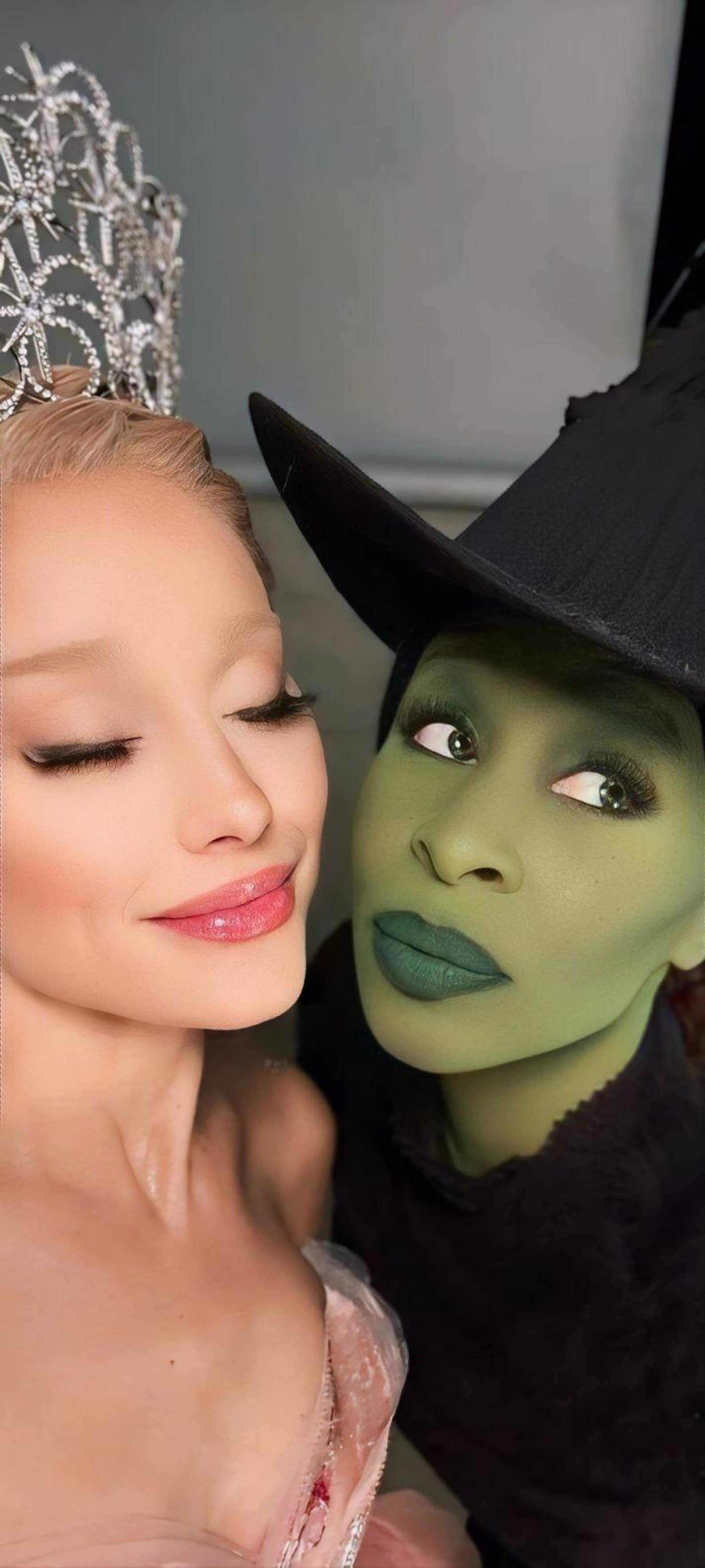 Cute Wicked Glinda and Elphaba Phone Wallpaper - Etsy