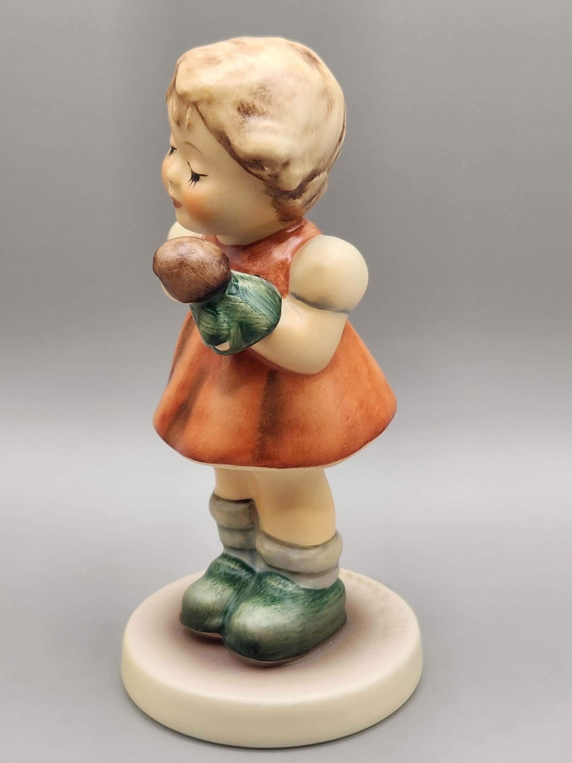 Puppet Princess - M.I. Hummel Club #2103/A - Etsy