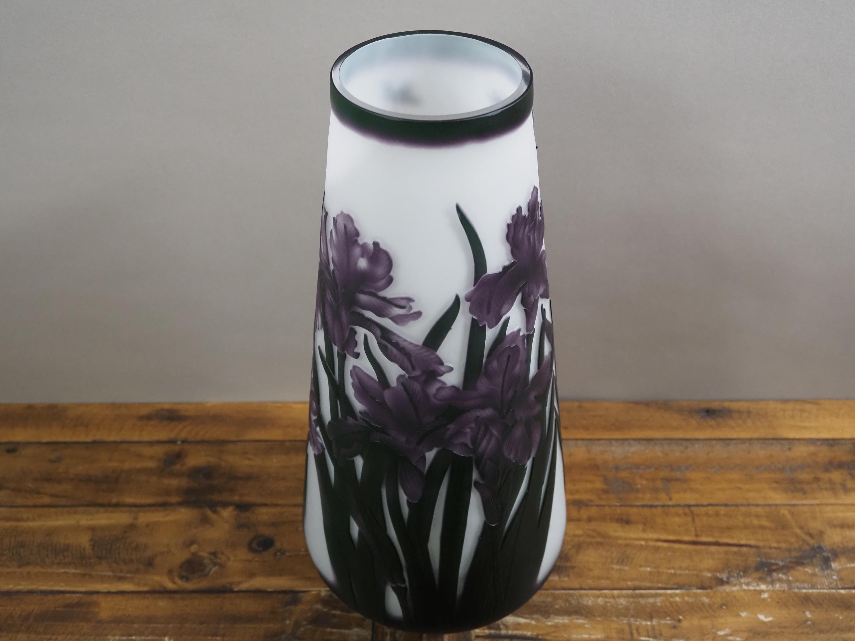 Glimmering Romance Daffodil Cameo Glass Vase Elegant Green and Purple ...