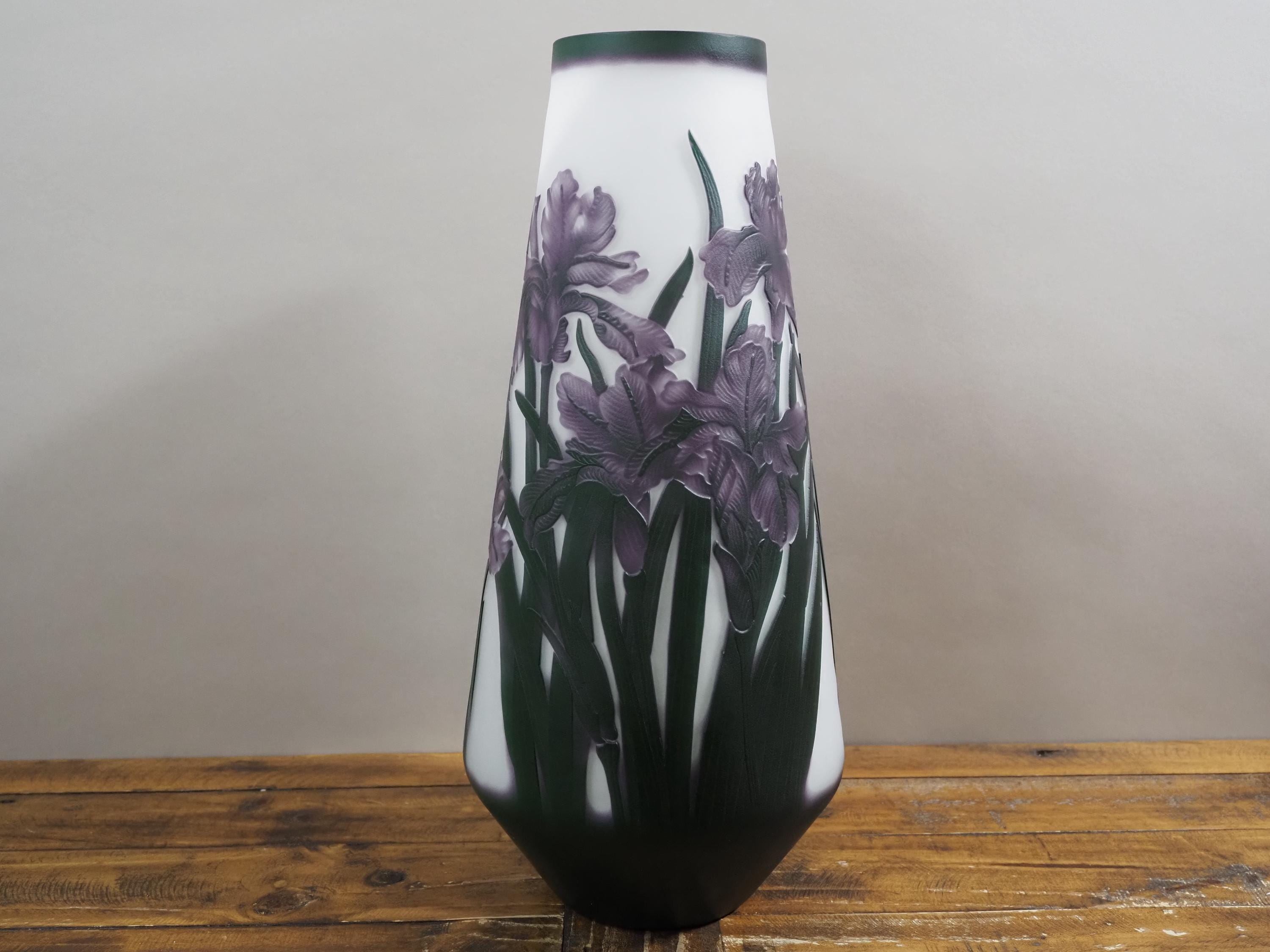 Glimmering Romance Daffodil Cameo Glass Vase Elegant Green and Purple ...