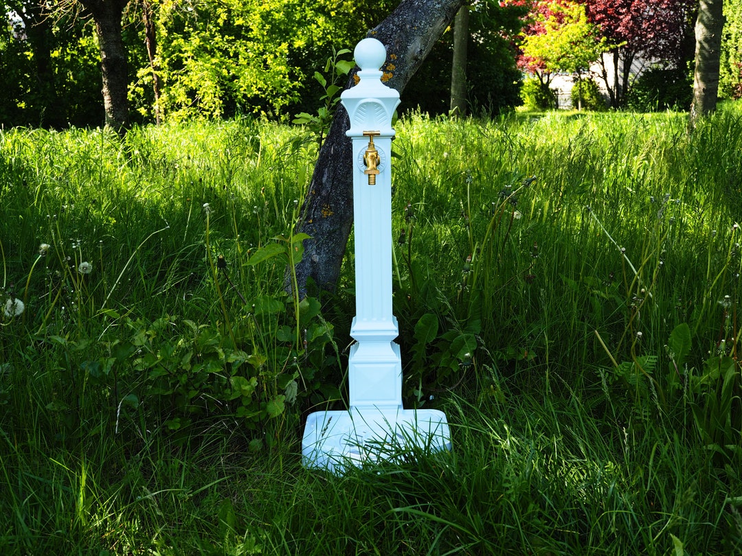 Column-shaped Cast Iron Garden Water Fountain - White - Water Dispenser ...