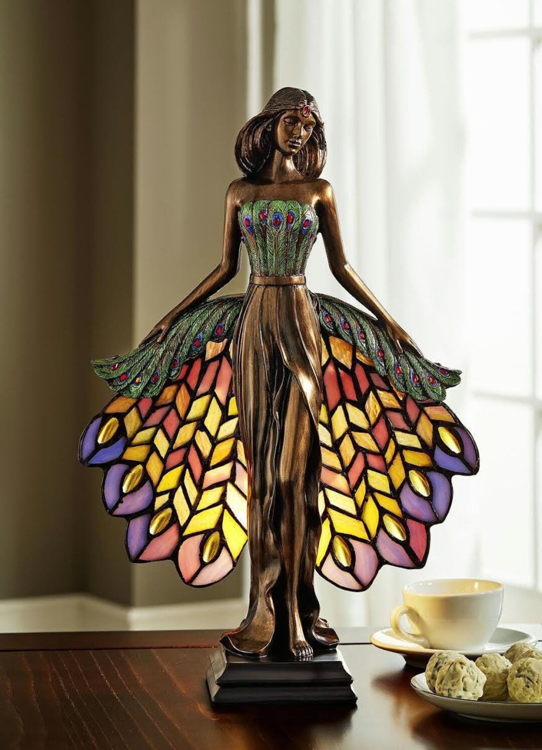 Fascinating Tiffany Lamp of an Elegant Lady Polyresin Art With Tiffany ...