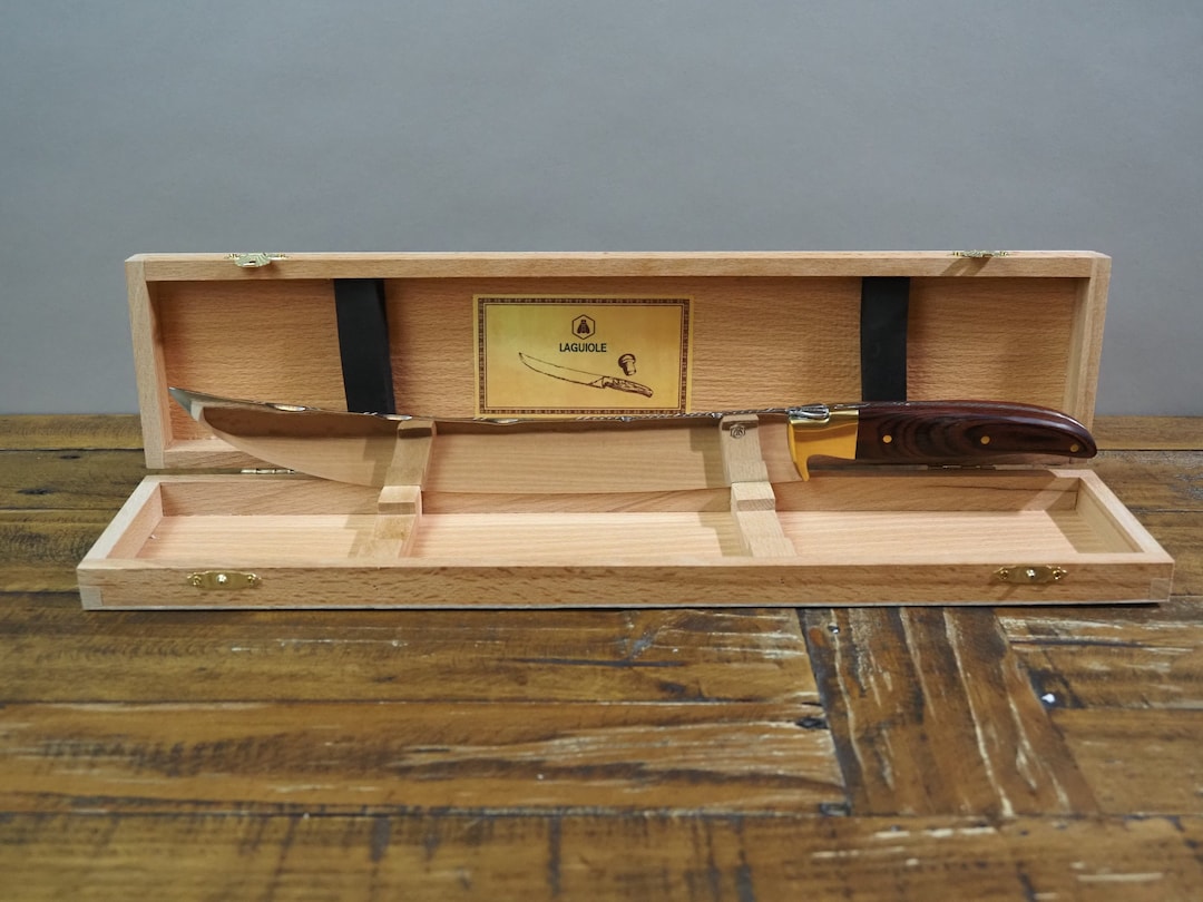 Elegant Champagne Saber – Exquisite Sabrage Tool for Celebrations ...