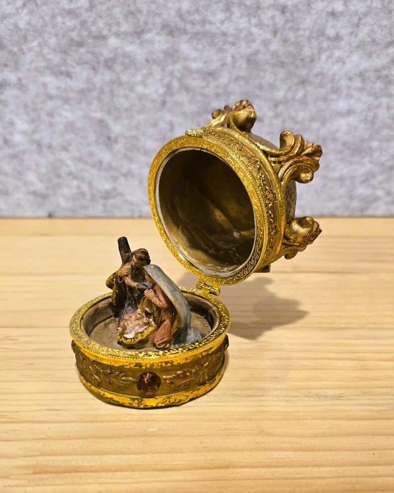 2013 Mark Roberts Gold Toned Crown Miniature Hinged Baby Jesus Nativity ...