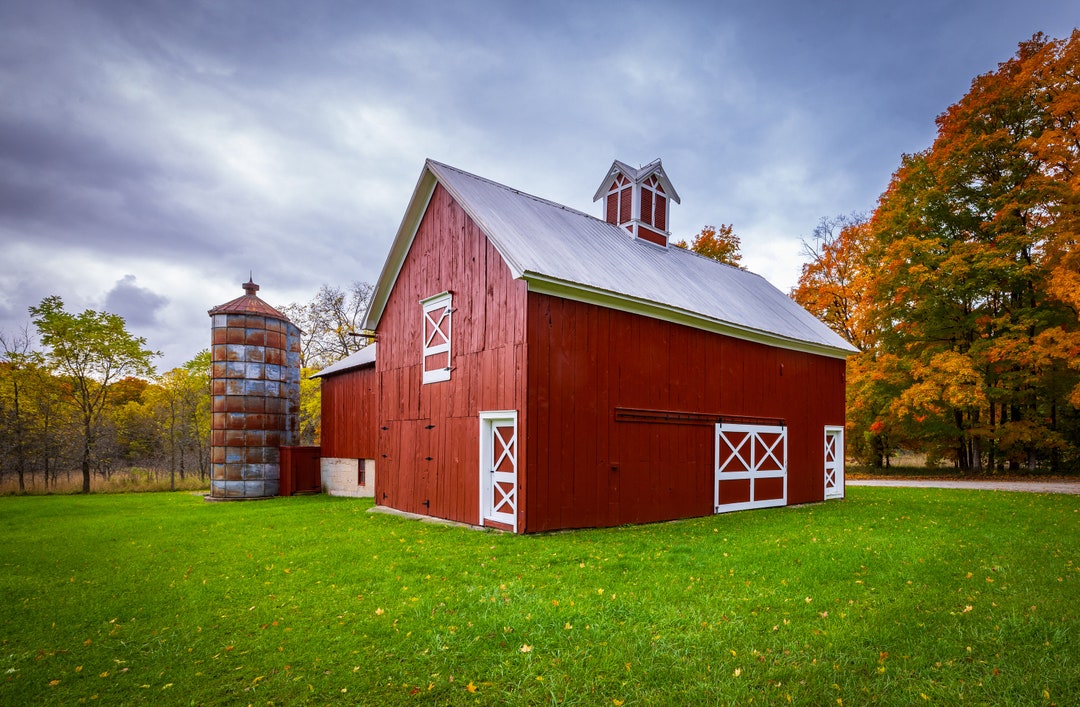 Beautiful Red Barn Fall Colors - Etsy