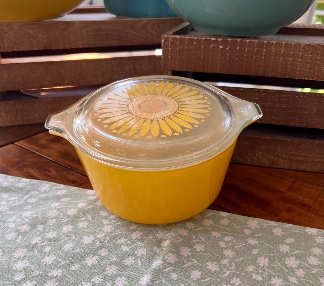 Vintage Pyrex 1 QT Yellow Bowl With Yellow Daisy Sunflower Lid - Etsy