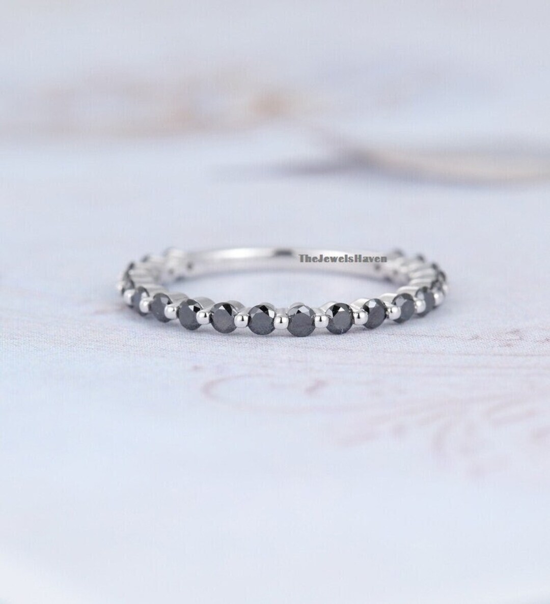 Black Diamond Eternity Band: 14k White Gold Shared Prong Ring - Etsy Canada
