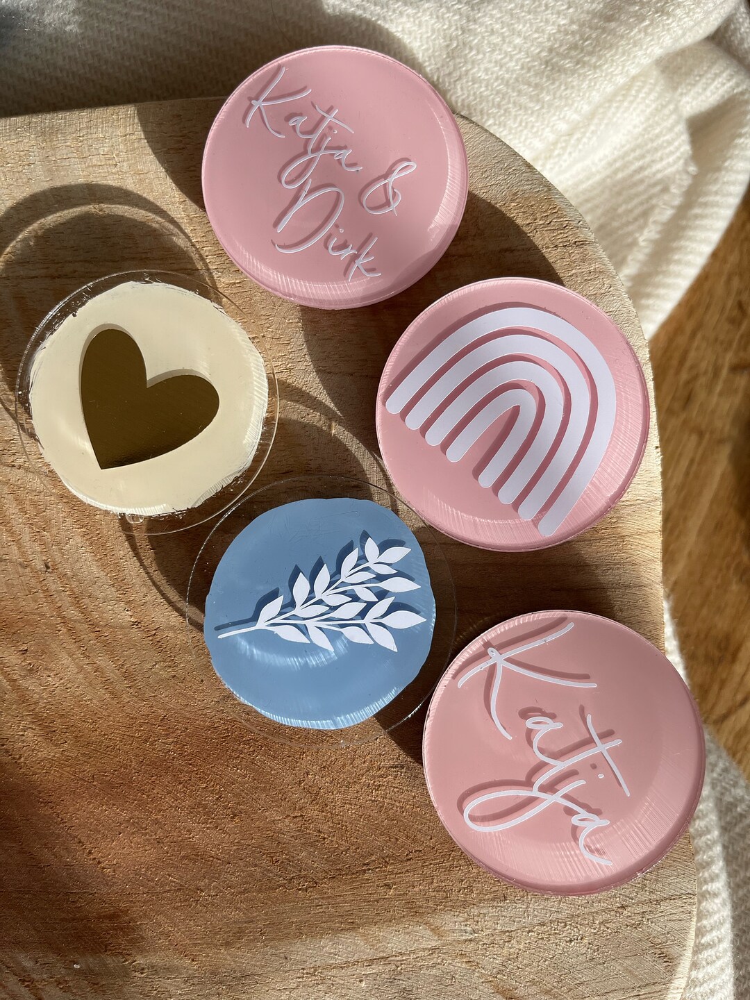 Acrylic Magnet Round With Name or Motif, Guest Gift, Place Card, Name ...