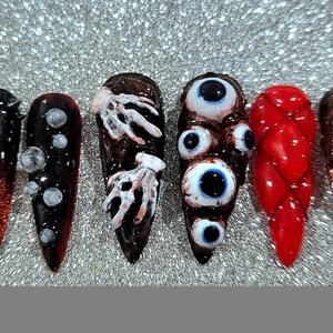 VISCERA! // Horror Movie & Human Anatomy Custom Nail Set - Reusable ...