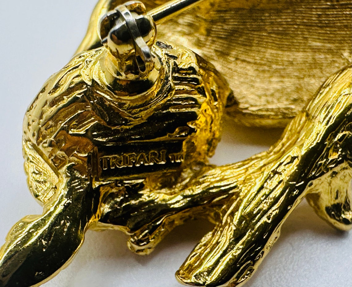 TRIFARI Sparrow Bird W/nest Faux Pearl Eggs Brooch Red Rhinestone Eye ...