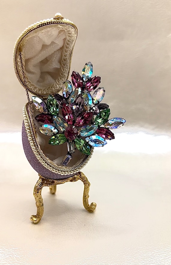 Vintage brooch with regency - Gem
