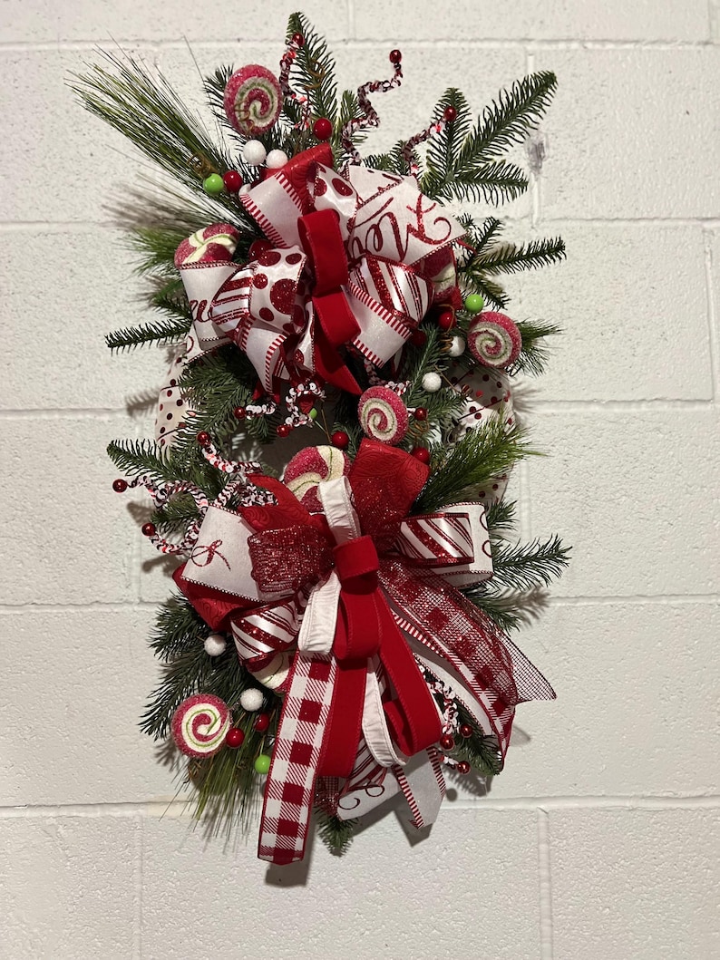 Christmas Red and White Ribbon Wreath. Whimsical Christmas Wreath Candy ...