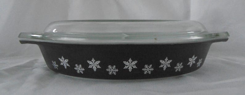JAJ Pyrex Black and White Snowflake Vegetable Divider Dish With Lid ...