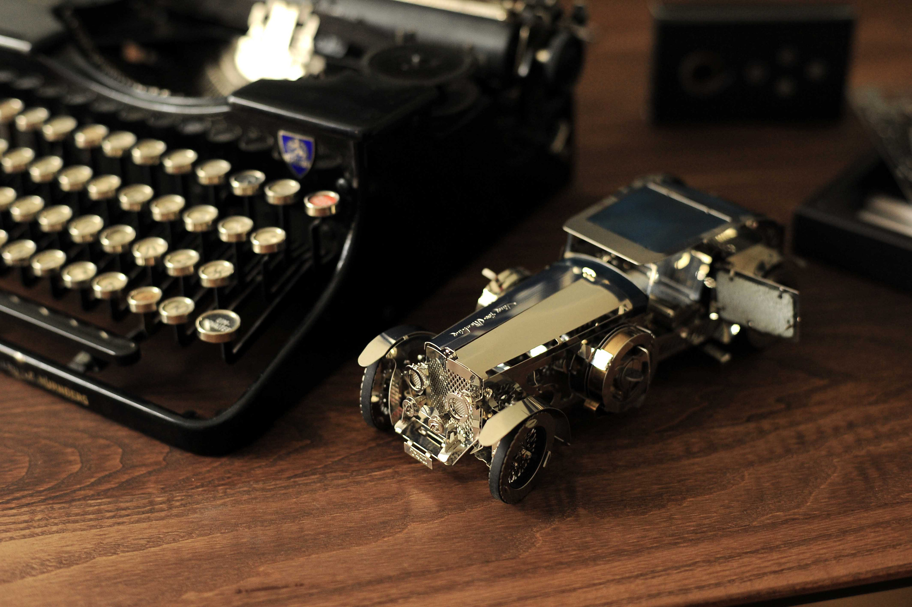 Luxury Roadster 3D Metal Kit Luxury Roadster, Movable Retro Car Model ...