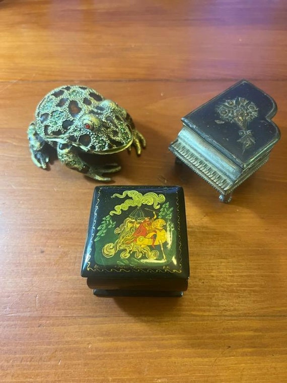 signed trio of horse - Gem