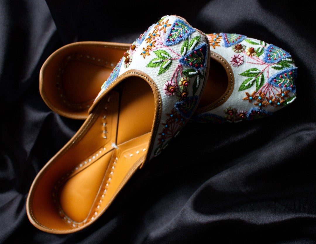 Punjabi Jutti,handmade Leather Jutti, Embroidered Jutti for Ladies ...
