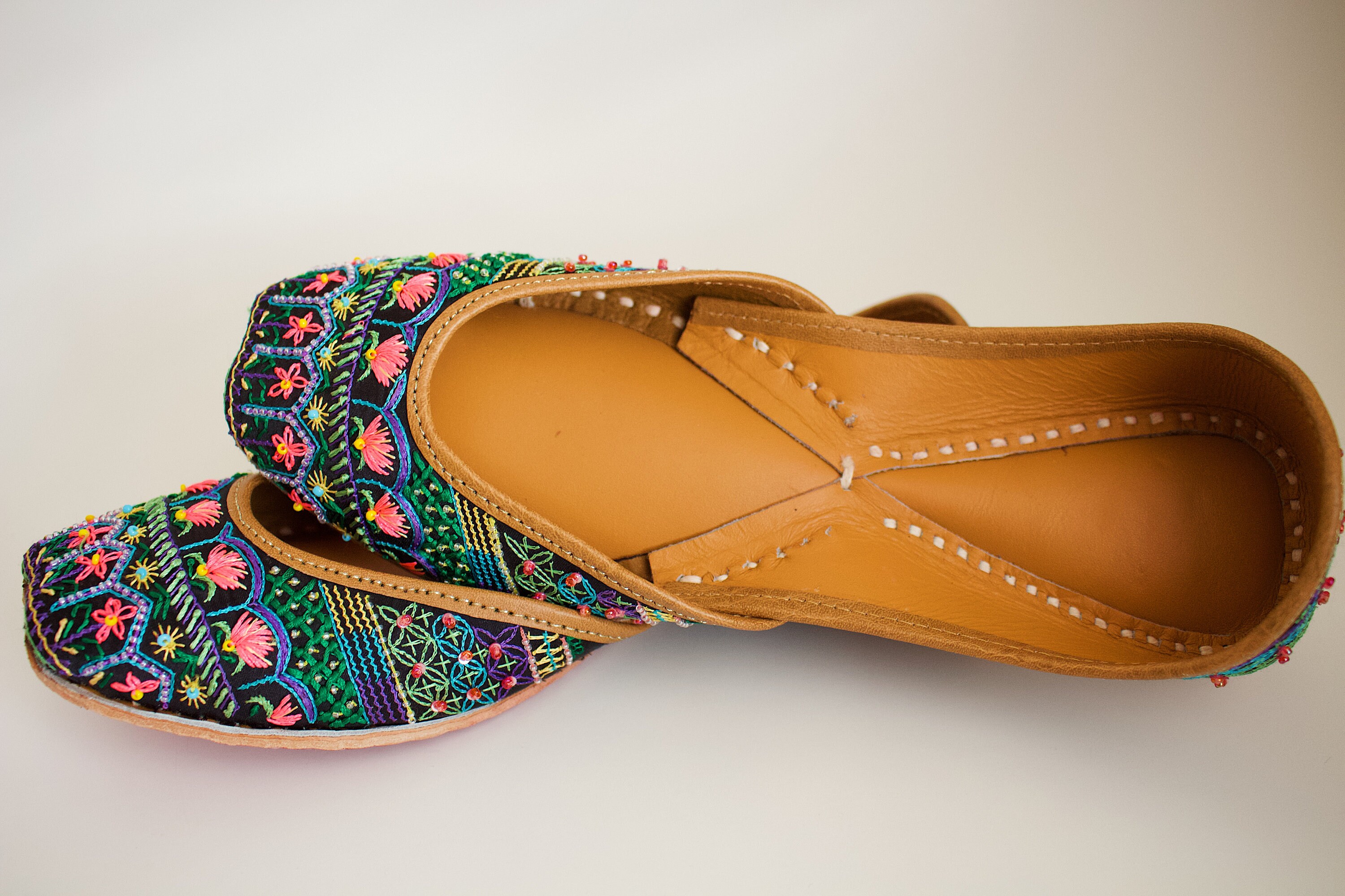 Punjabi Jutti,handmade Leather Jutti,embroidered Jutti for Ladies ...