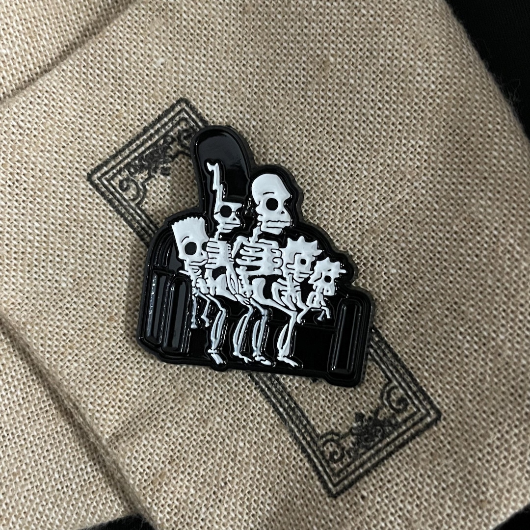 Simpsons Skull Family Funny Enamel Pin Badge Funny Halloween Pins and ...