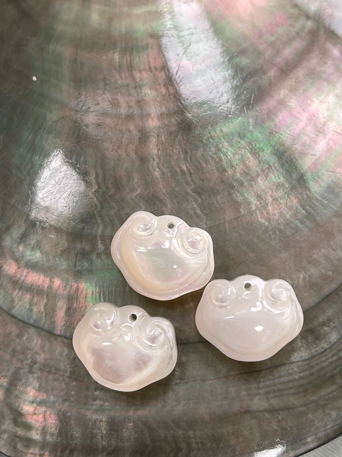 Hand Carved Natural White Mother of Pearl Lock Beads E496 - Etsy