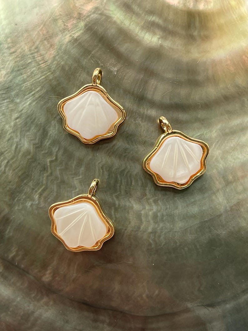 2PCS 18K Gold Plated Brass MOP Sea Shell Charm Pendants, E543 - Etsy
