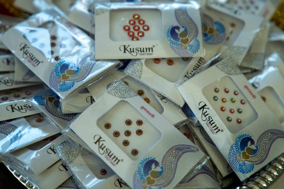 Colorful Bindis for Wedding Favors,mehandi Haldi Sangeet Ladies Favor ...