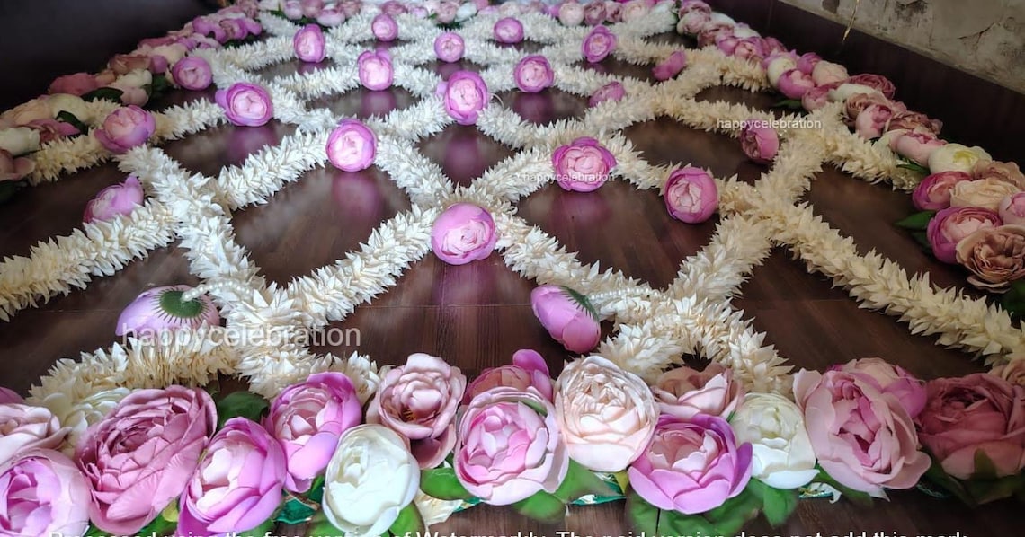 Off White Jasmine With Big Flower Bridal Entry Chaadar ,full Heavy ...