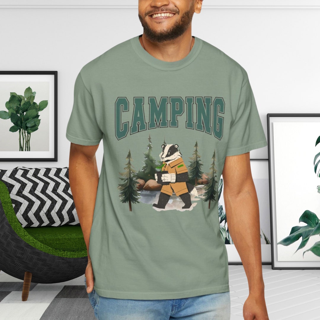 Camping Skunk T-shirt, Camp Graphic Tee Shirt Gift, Unisex Outdoorsman ...