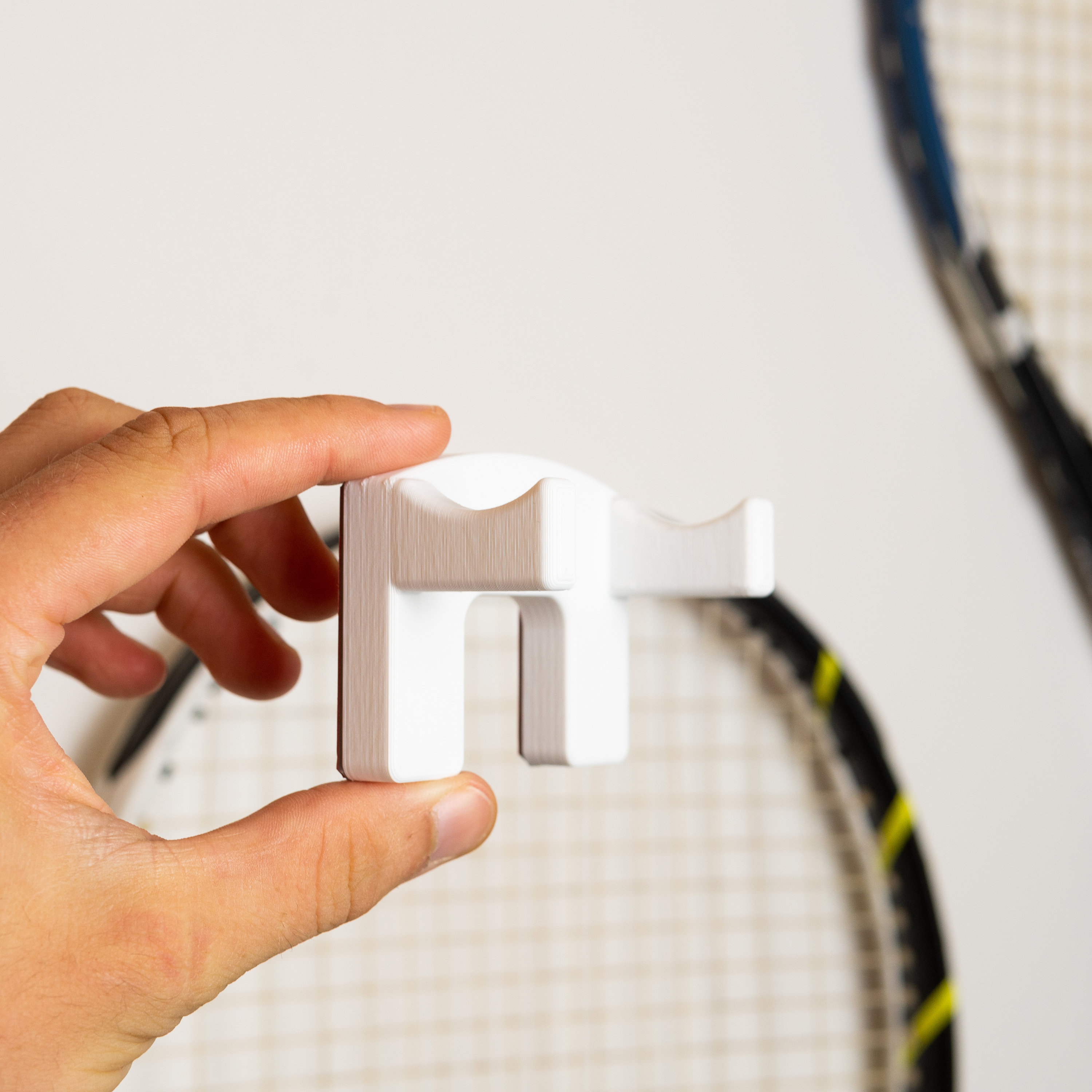 Wandhalter Tennisschläger klebend / Tennisschläger Wandhalterung ...