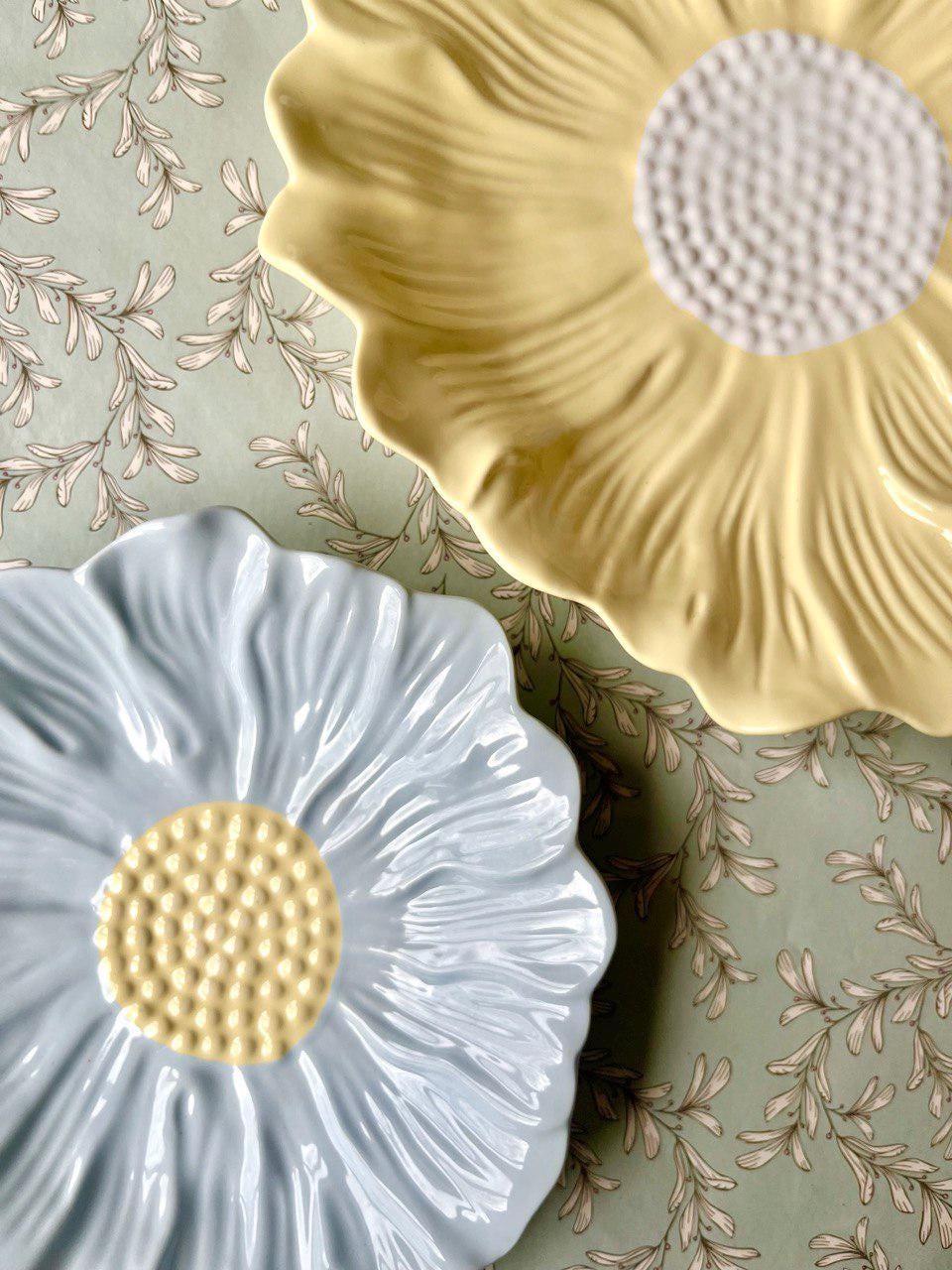 Set of 2 Flower-shaped Plates, Blue and Yellow. - Etsy
