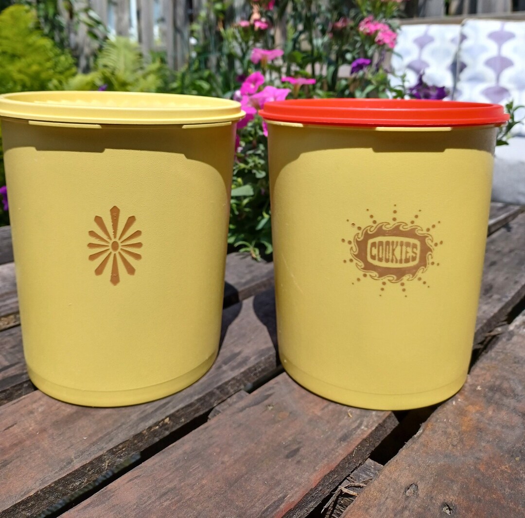 Vintage Tupperware Canisters - Set of 2 - Etsy