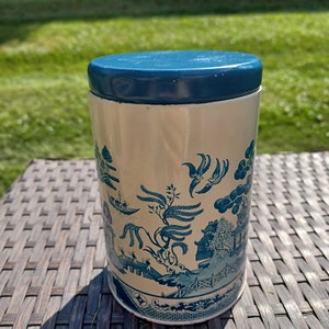 Vintage Round Blue Willow Tin Made in Great Britain - Etsy