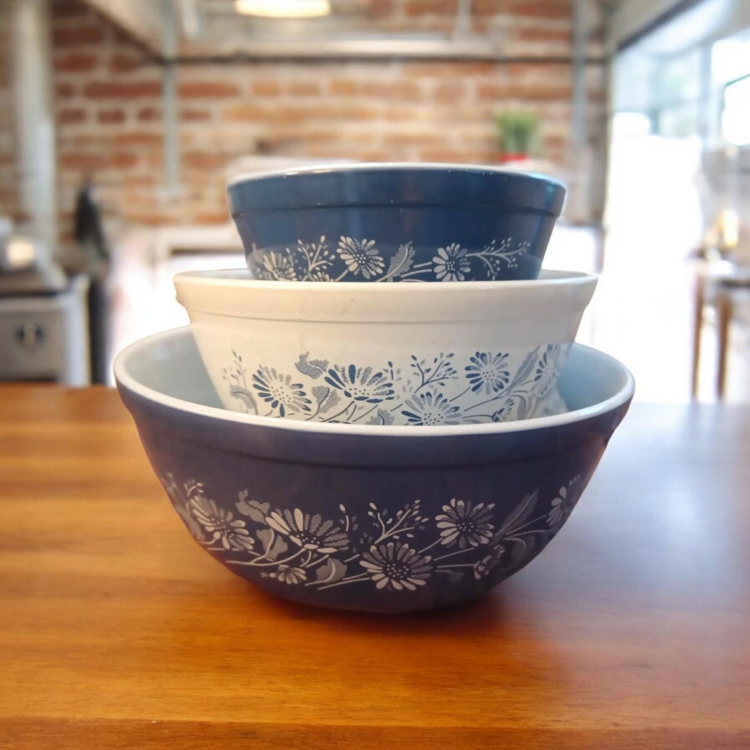 Vintage Pyrex Nesting Bowls Colonial Mist Blue and White 3 Sizes 401 ...