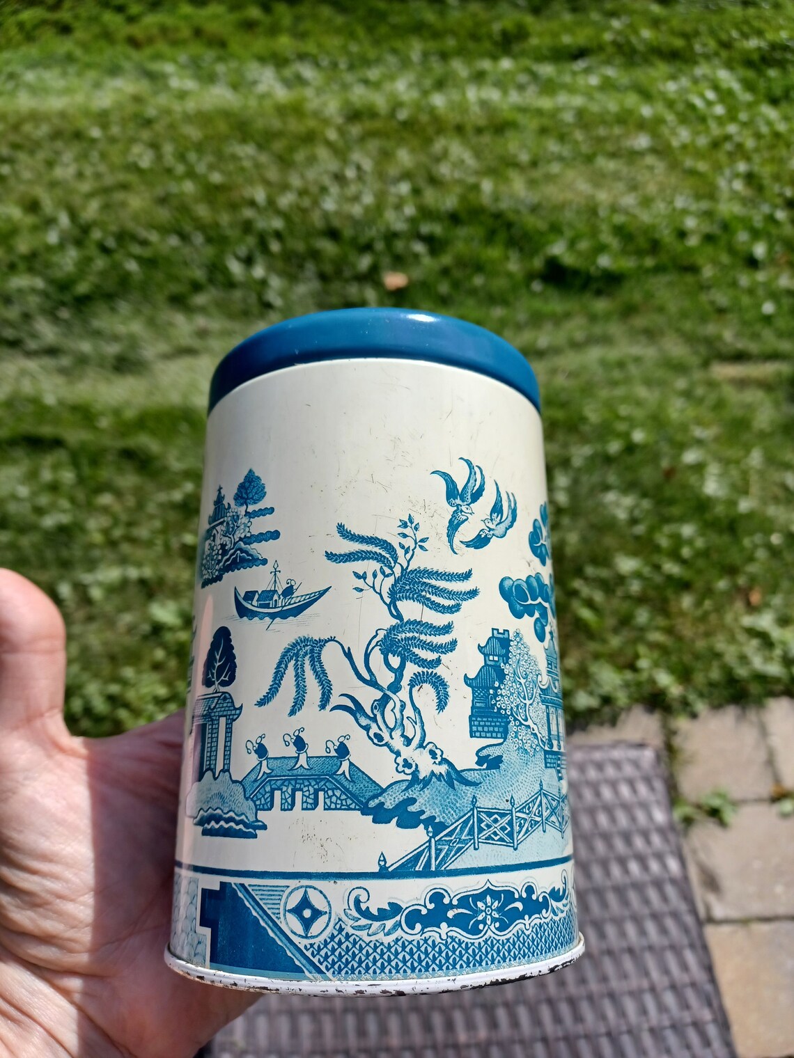 Vintage Round Blue Willow Tin Made in Great Britain - Etsy