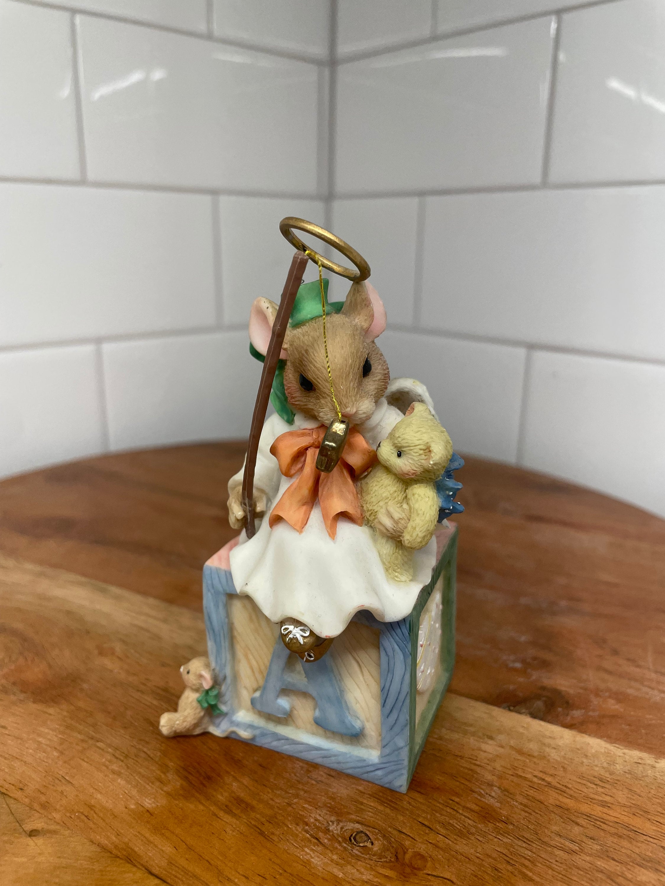 1996 Enesco Priscillas Mouse Tales angels We Have Heard on High Angel ...