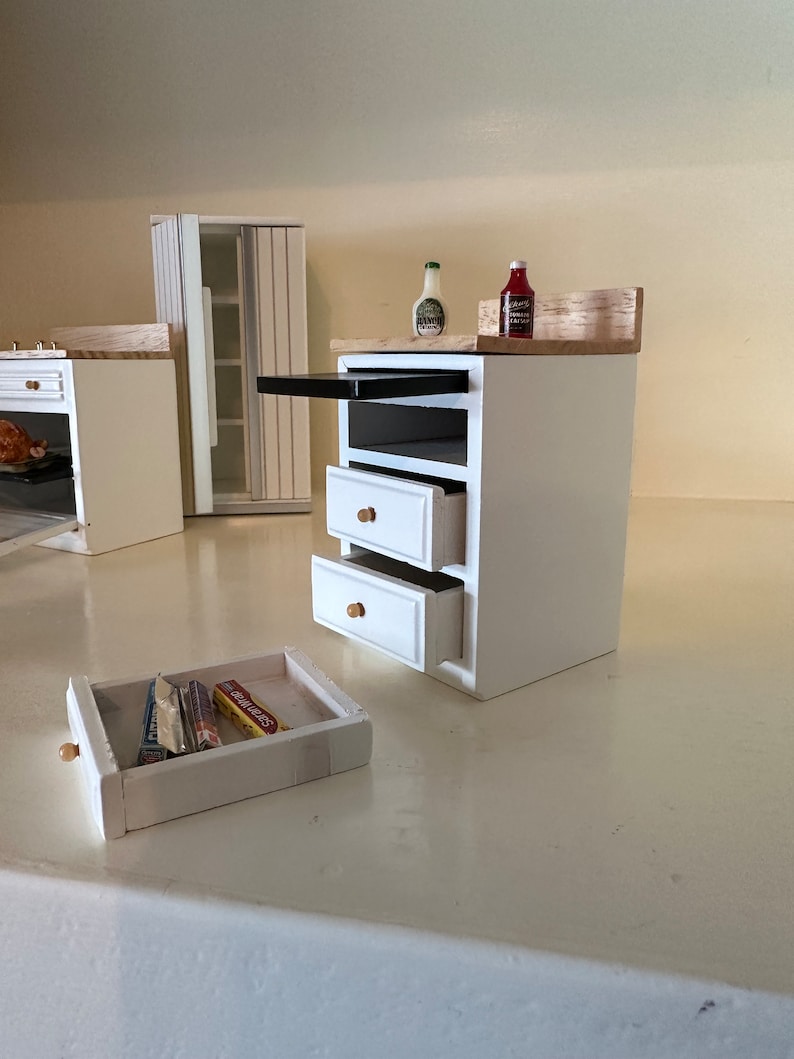 7 Piece Oak Dollhouse Kitchen Set by Town Square Miniatures With ...