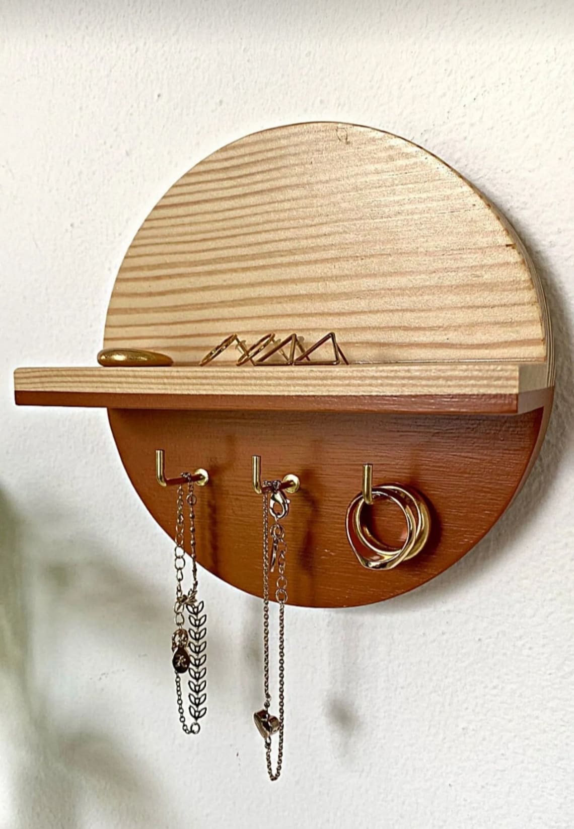 Brown Color Round Wooden Key Holder, Wood Key Rack, Round Wall Decor ...