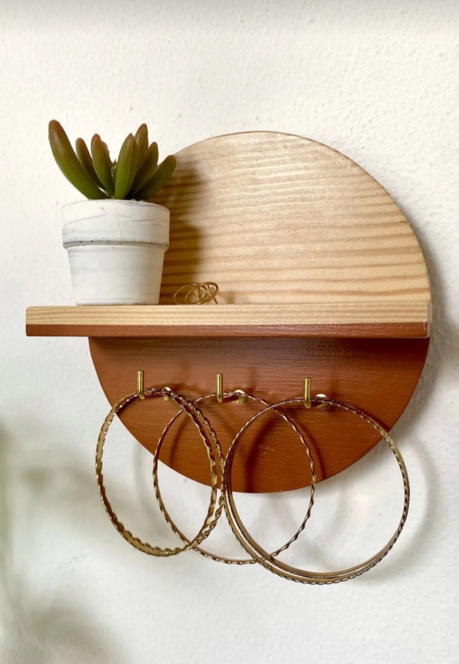 Brown Color Round Wooden Key Holder, Wood Key Rack, Round Wall Decor ...