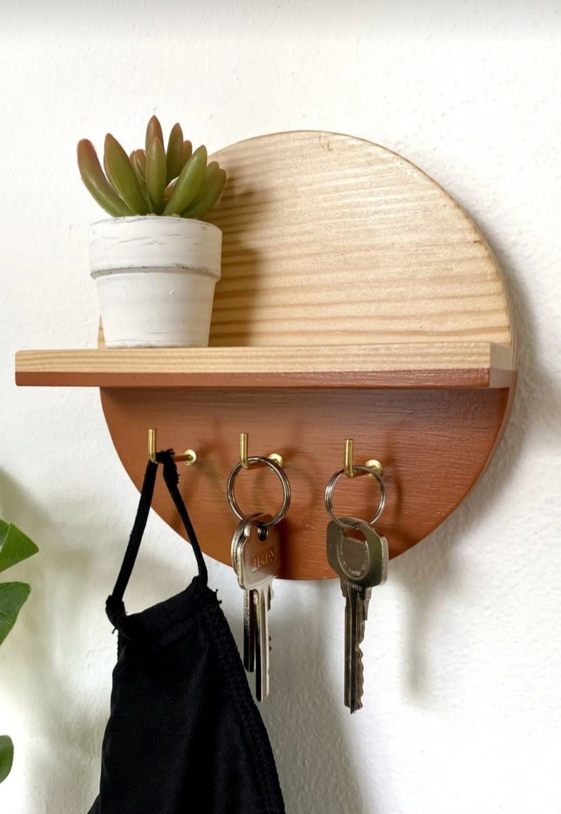 Brown Color Round Wooden Key Holder, Wood Key Rack, Round Wall Decor ...
