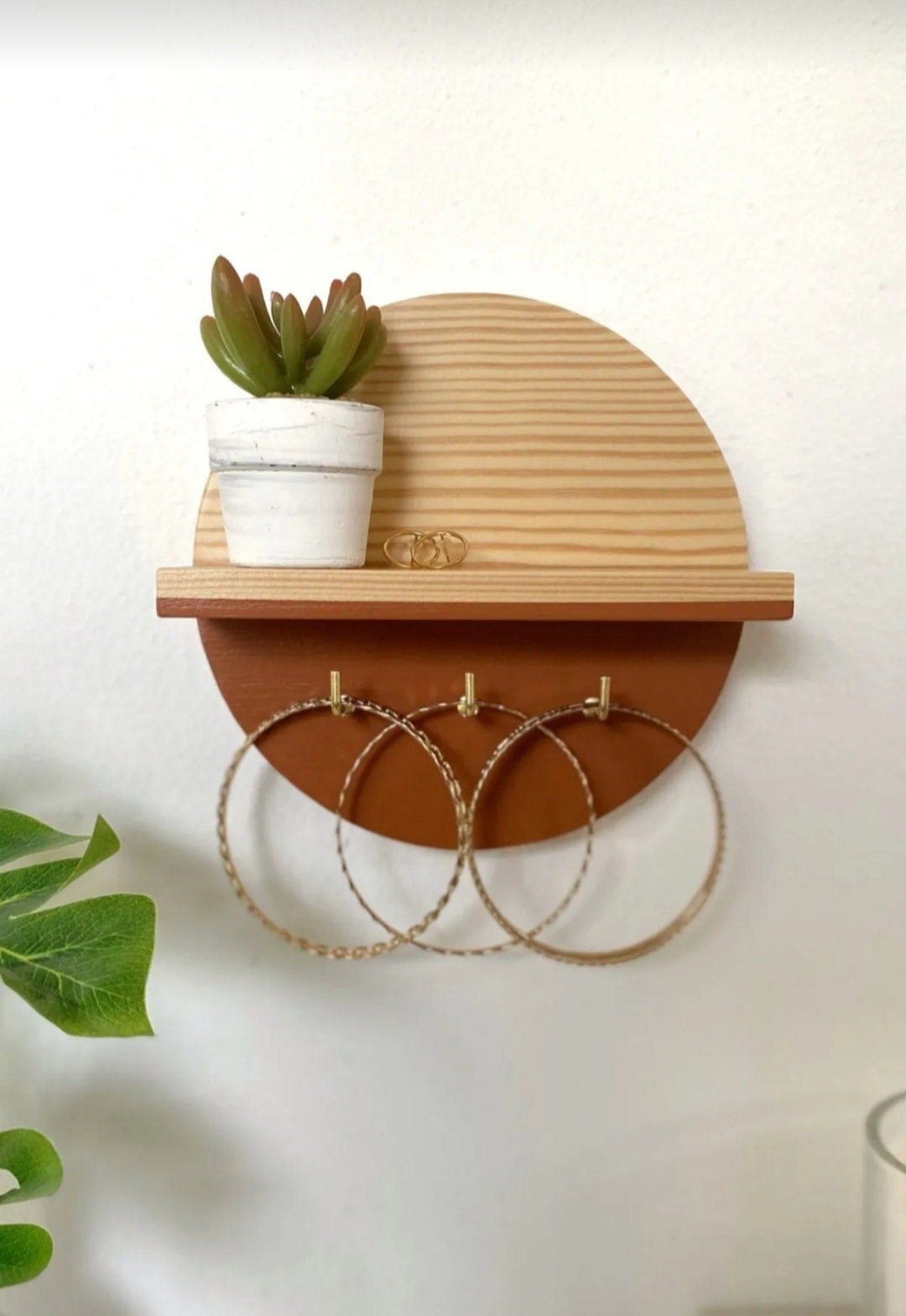 Brown Color Round Wooden Key Holder, Wood Key Rack, Round Wall Decor ...