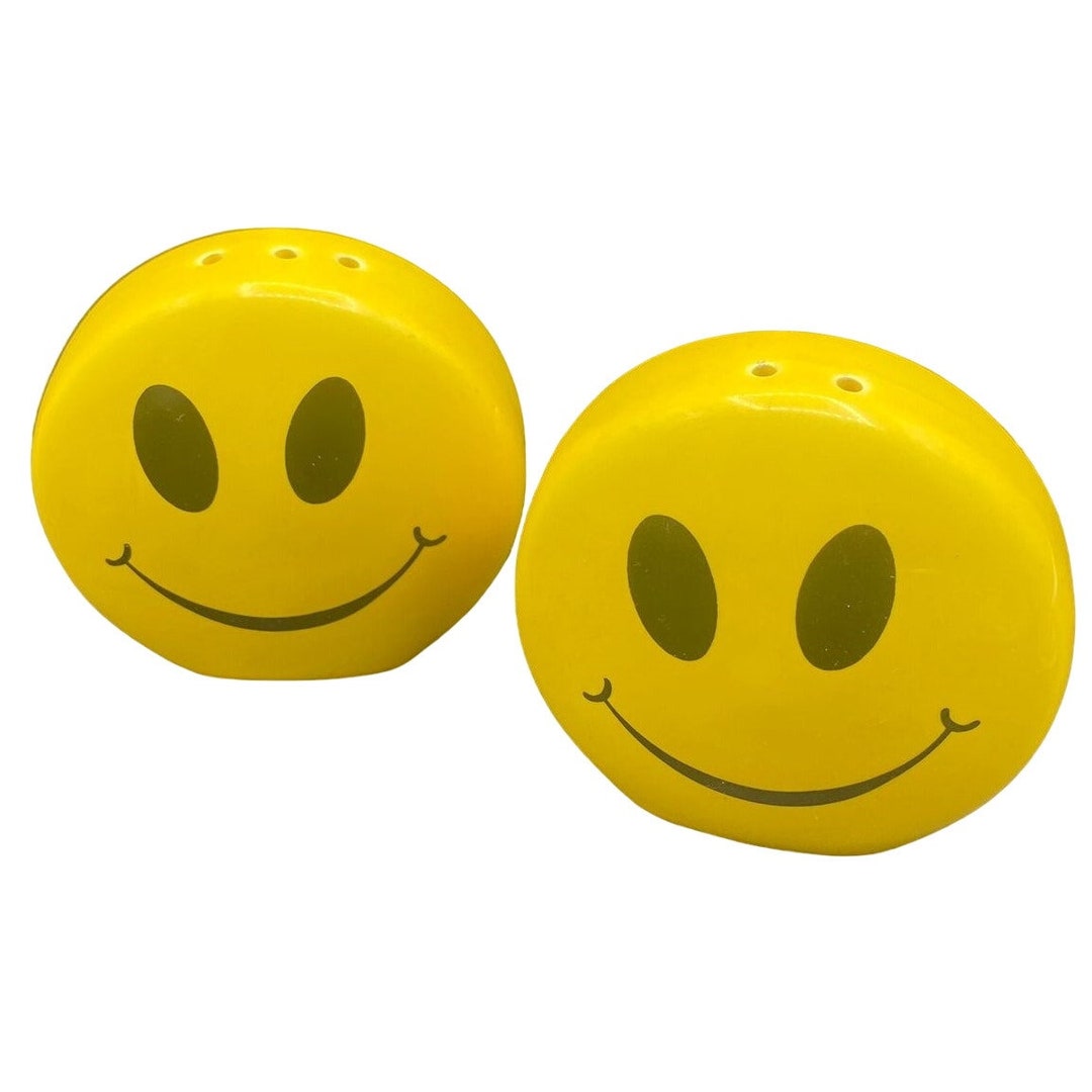 2 Vintage Smiley Happy Face Yellow Salt & Pepper Shakers With Stoppers ...