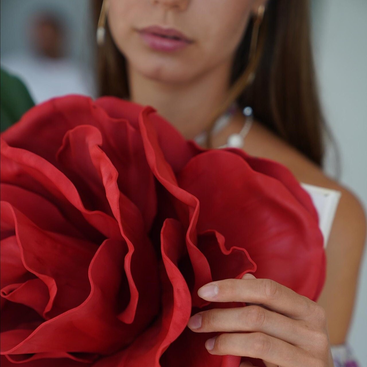 Woman Face With Large Roses 3D Panel Realistic Foam Roses Large Red ...