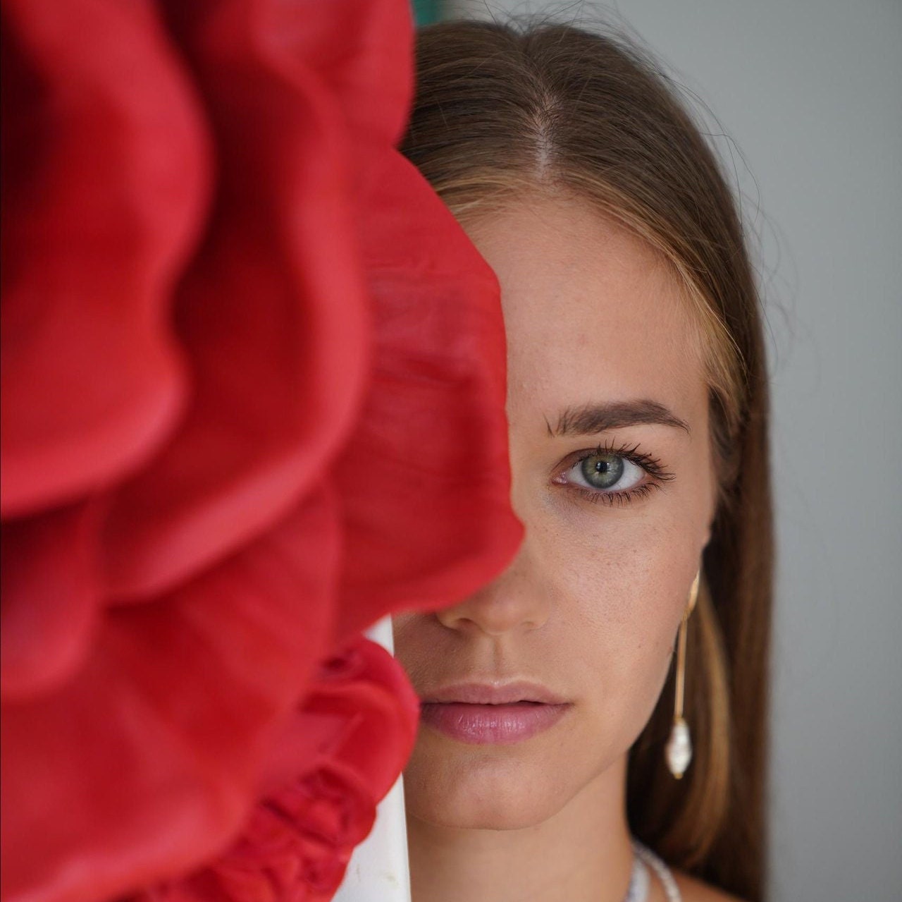 Woman Face With Large Roses 3D Panel Realistic Foam Roses Large Red ...