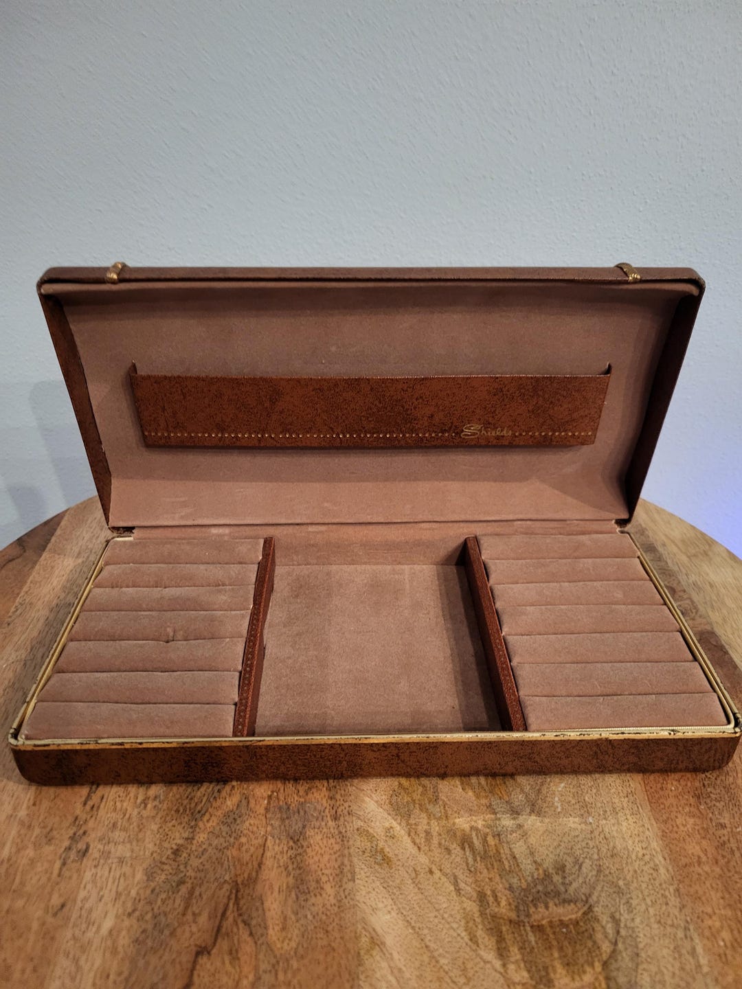 Vintage Shields Clam Shell Velvet Lined Jewelry Box Mens/womens - Etsy