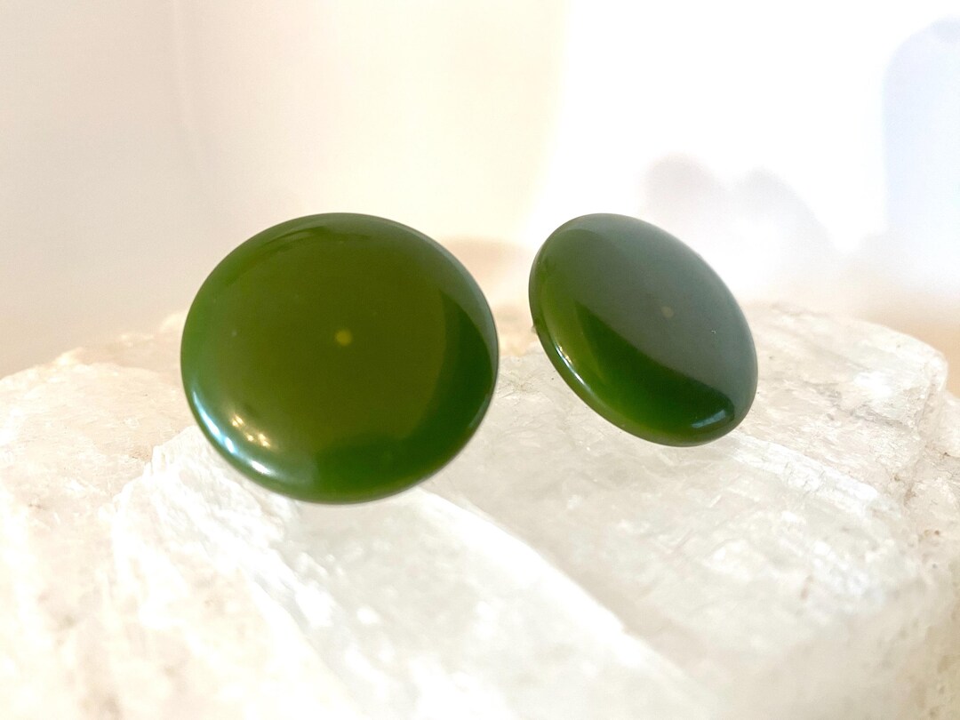 Vintage Retro 1980s Round Lucite Jade Green Plastic Clip-on Jewelry ...